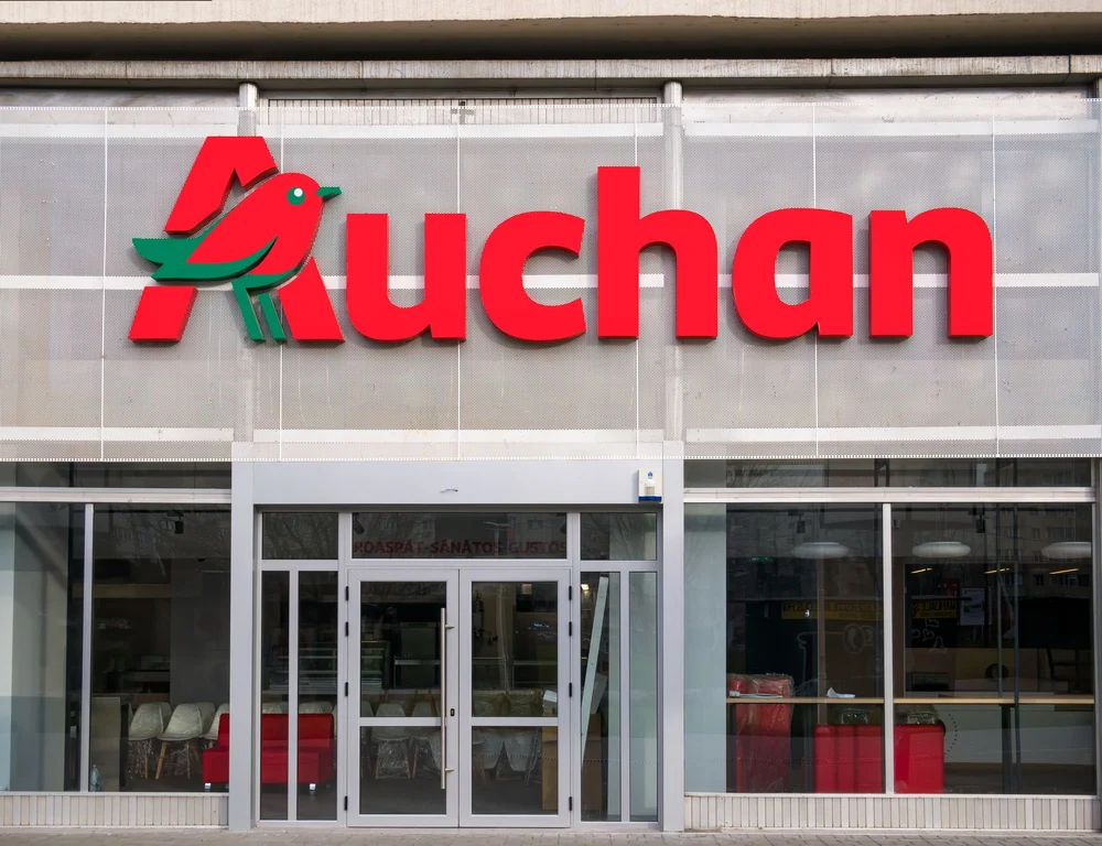 Auchan închide 25 de supermarketuri și concediază 710 angajați într-o ...